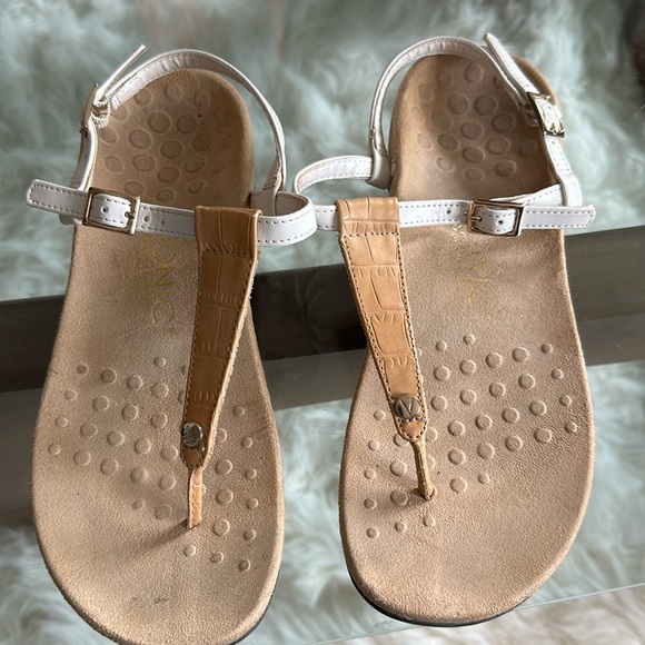 Vionic | Shoes | Vionic Sandals | Poshmark